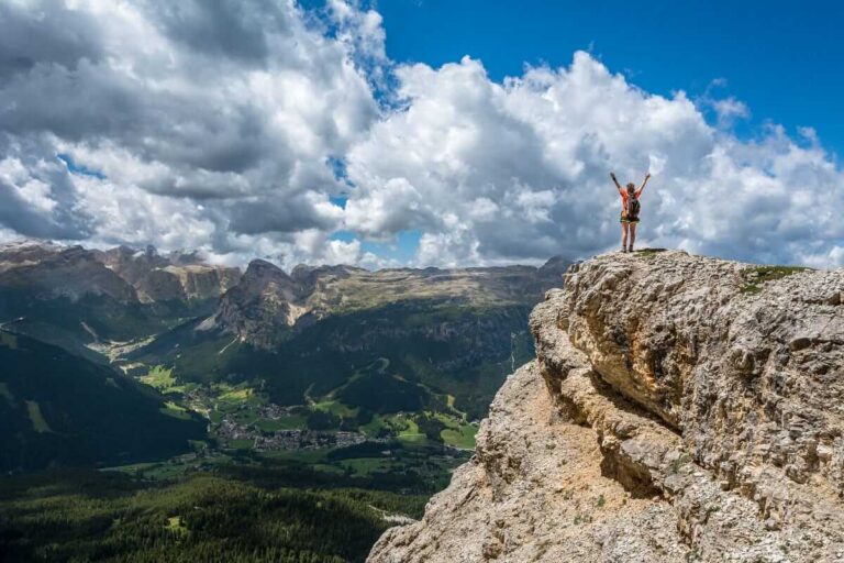 8 Benefits of Mountaineering (Physical & Mental Health)